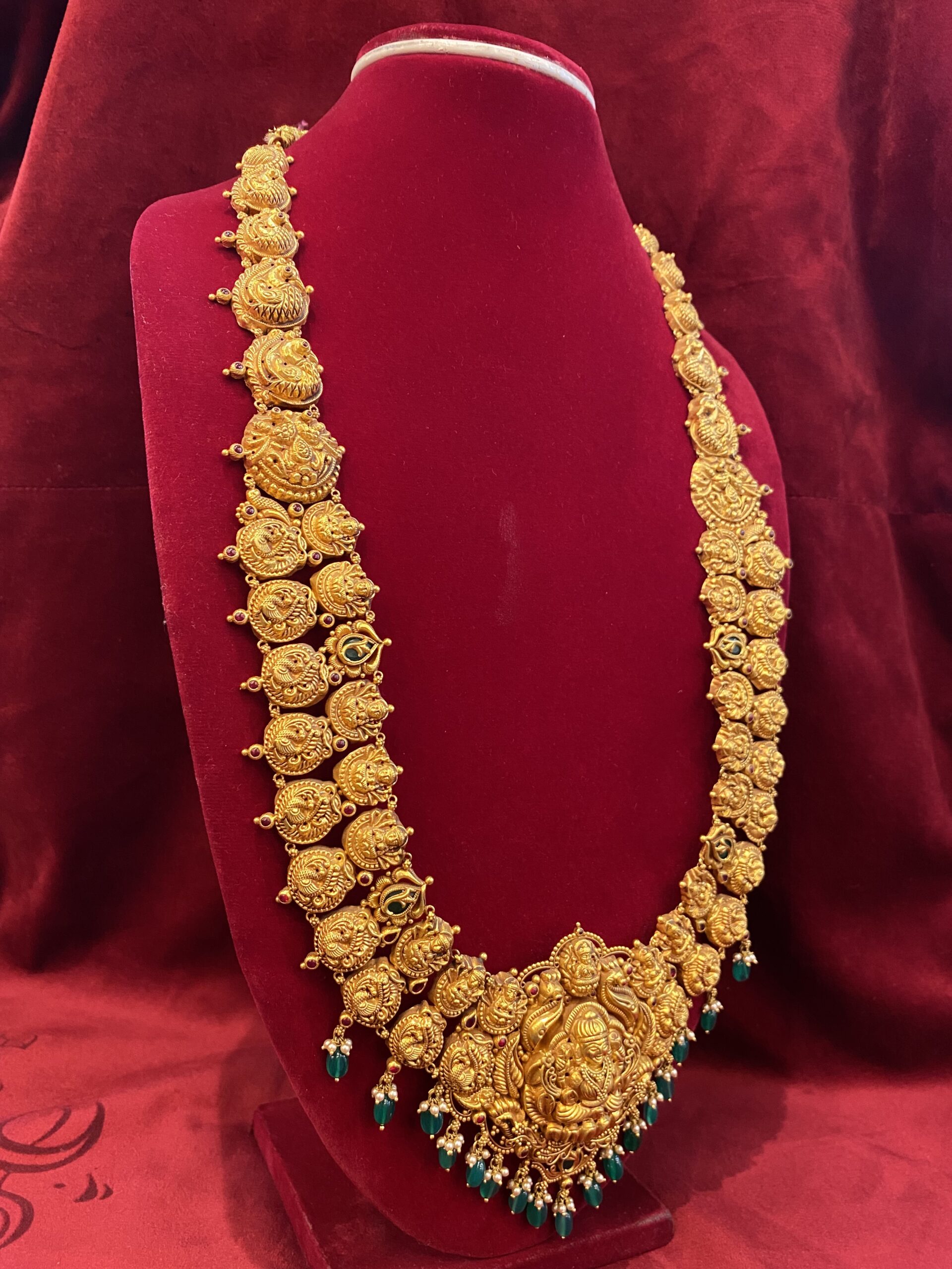 22 CARAT ANTIQUE RANI HAAR