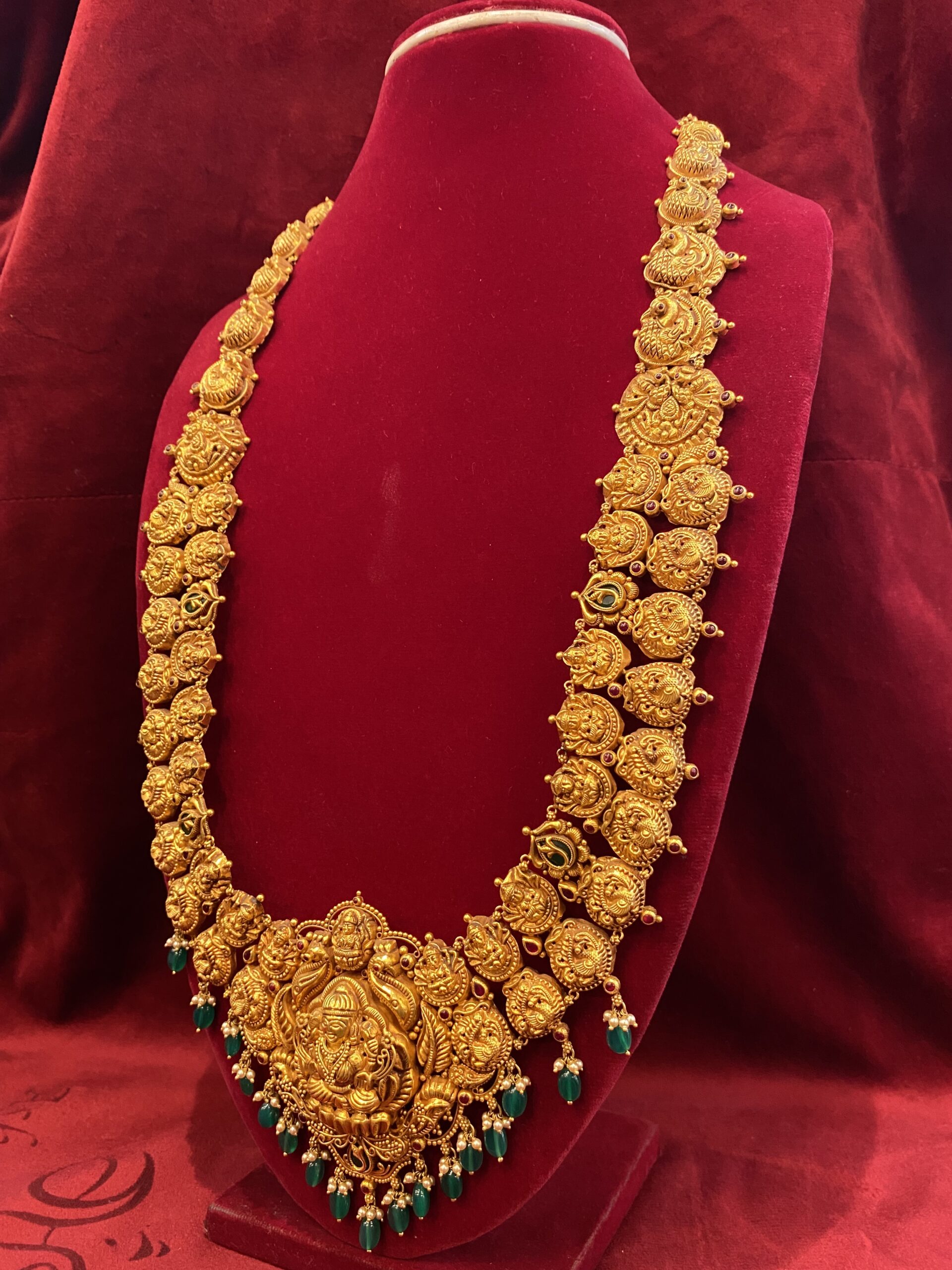 22 CARAT ANTIQUE RANI HAAR
